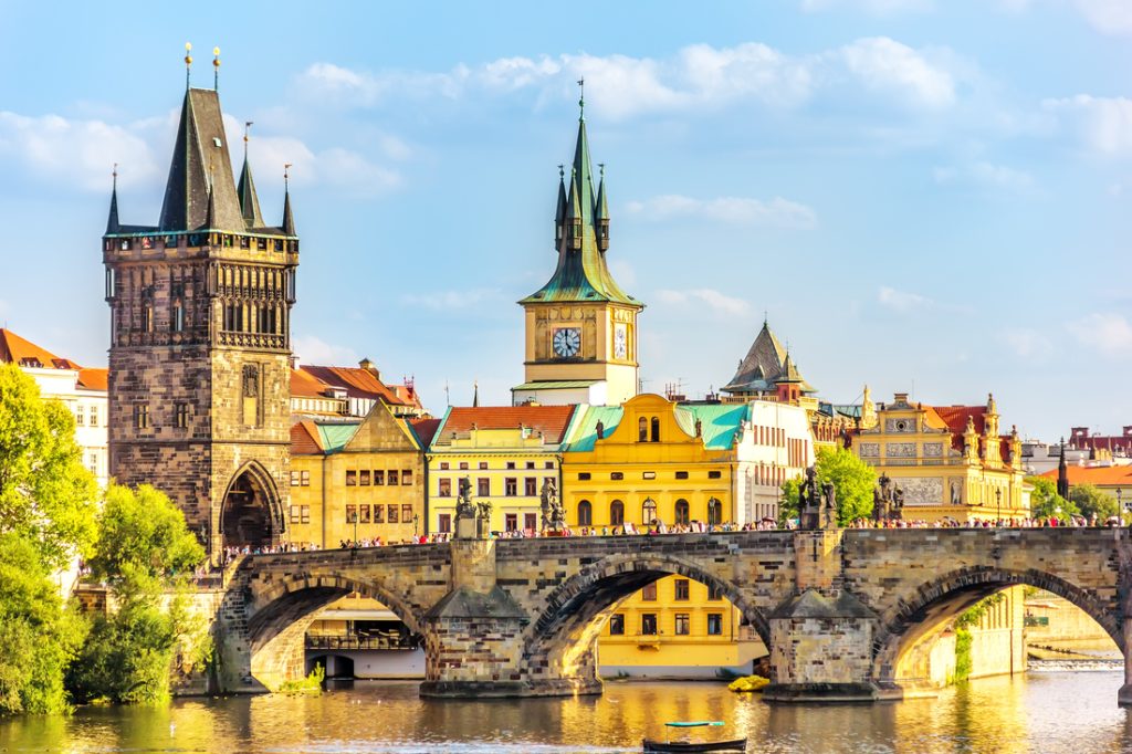 Guardians of Prague The Old Town Gate’s Legacy – The Eyewitness Reports